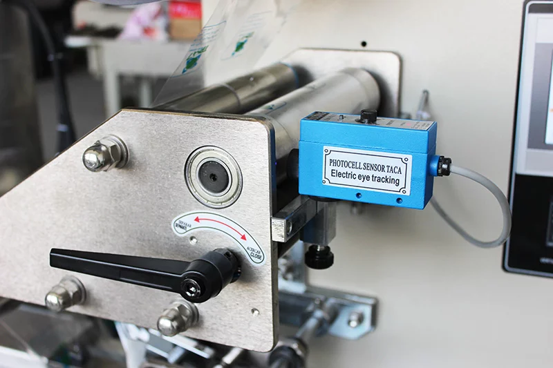 High Speed Game Card Wrapping Machine -Lintyco